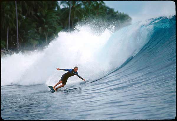 Roupas de SURF: Os 10 melhores surfistas desde 1902