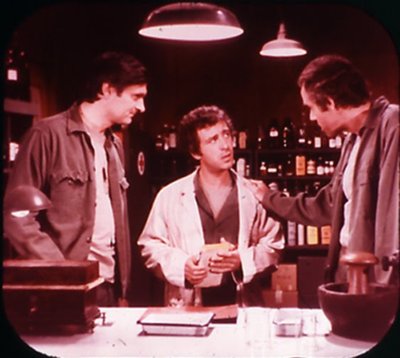 View-Master 3-D Spectacular now in 2-D!: M*A*S*H "Major Topper" - 1978
