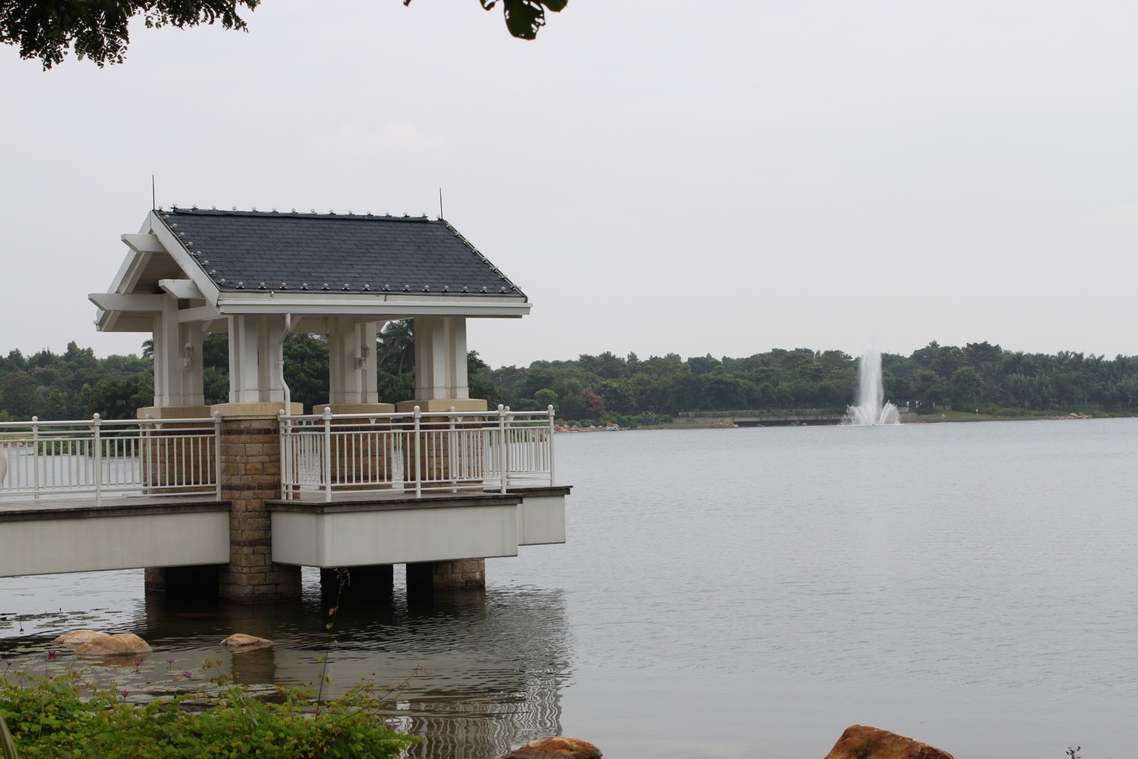 SPD3159 Attractions in Hong Kong!: Inspiration Lake 迪欣湖 3/10/2010