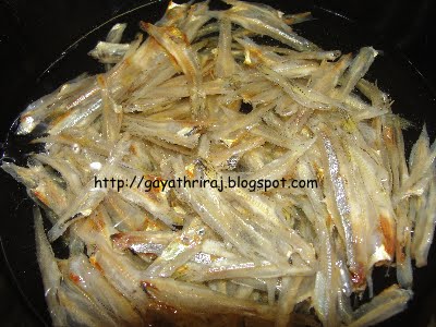 GayathriRaj - Heaven on a Spoon!!!: Spicy Anchovis/Nethallu Curry