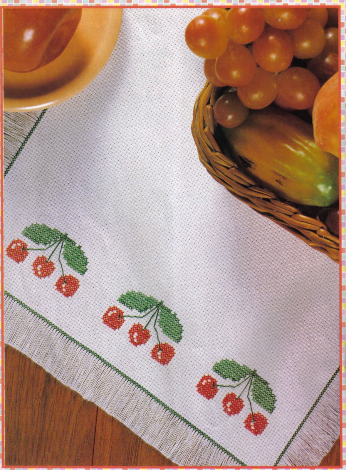 Luci Artes: Bordado em Ponto Cruz- Cantos com Gráficos