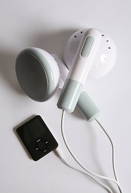 Tha Comer Blog: Giant Earbuds