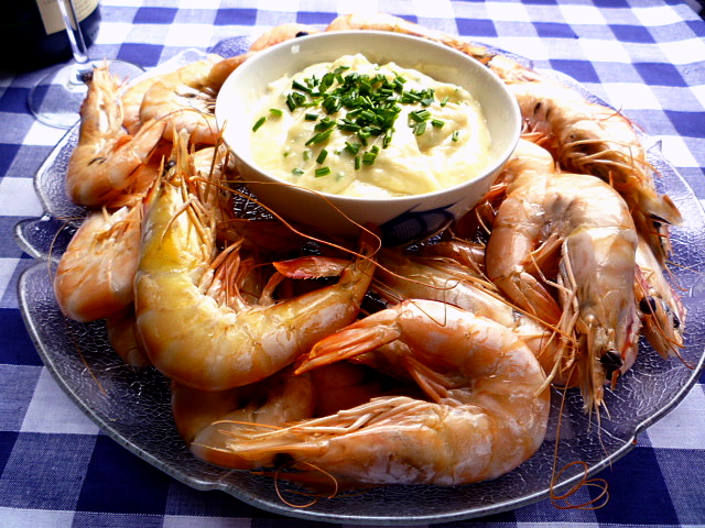 3 hungry tummies: Poached Prawns With Garlic And Chive Aioli ...