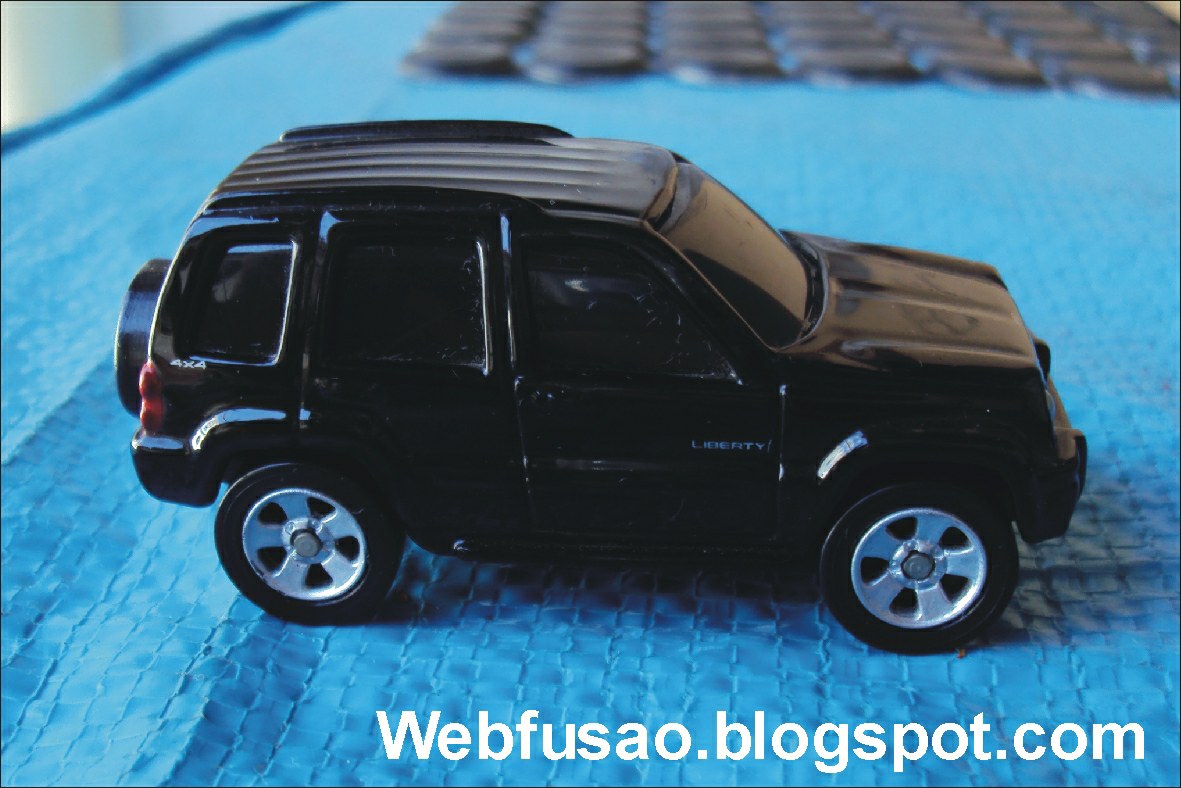 Fusão: Maisto Jeep Liberty - Preto