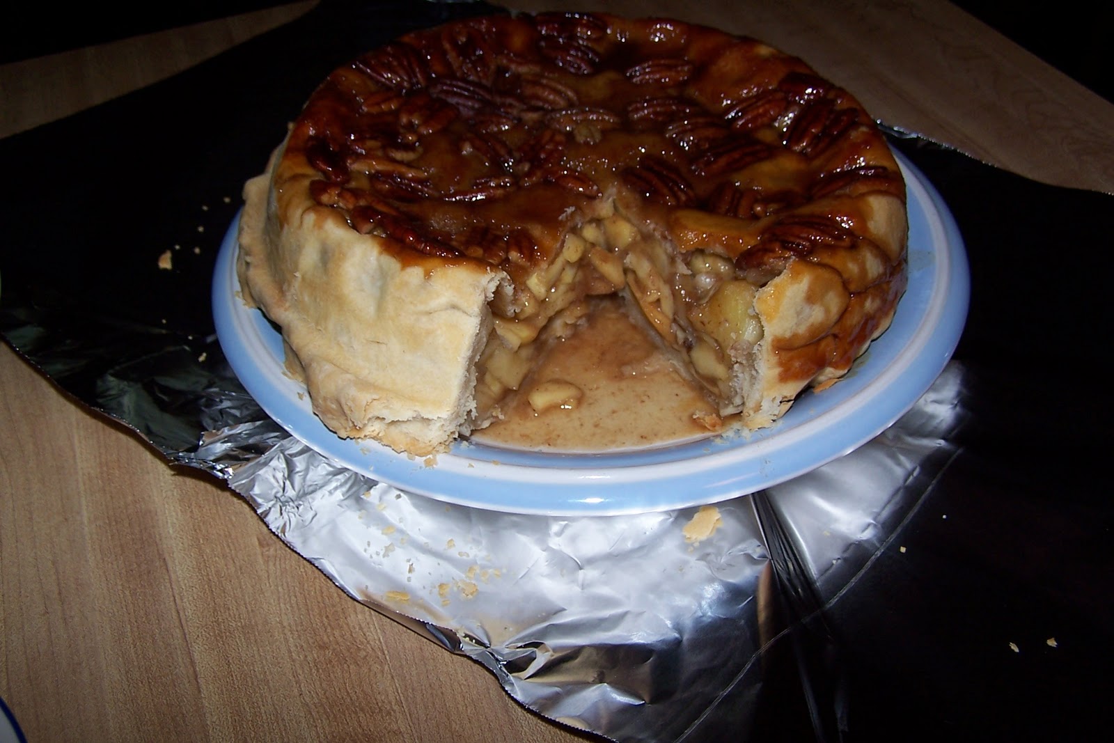 Domestic Engineer: Topsy-Turvy Honey Apple Pie