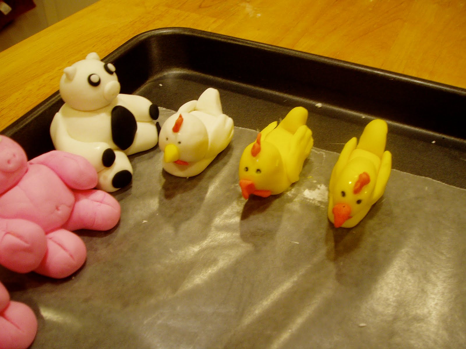 Crave. Indulge. Satisfy.: Fondant Farm Animals!