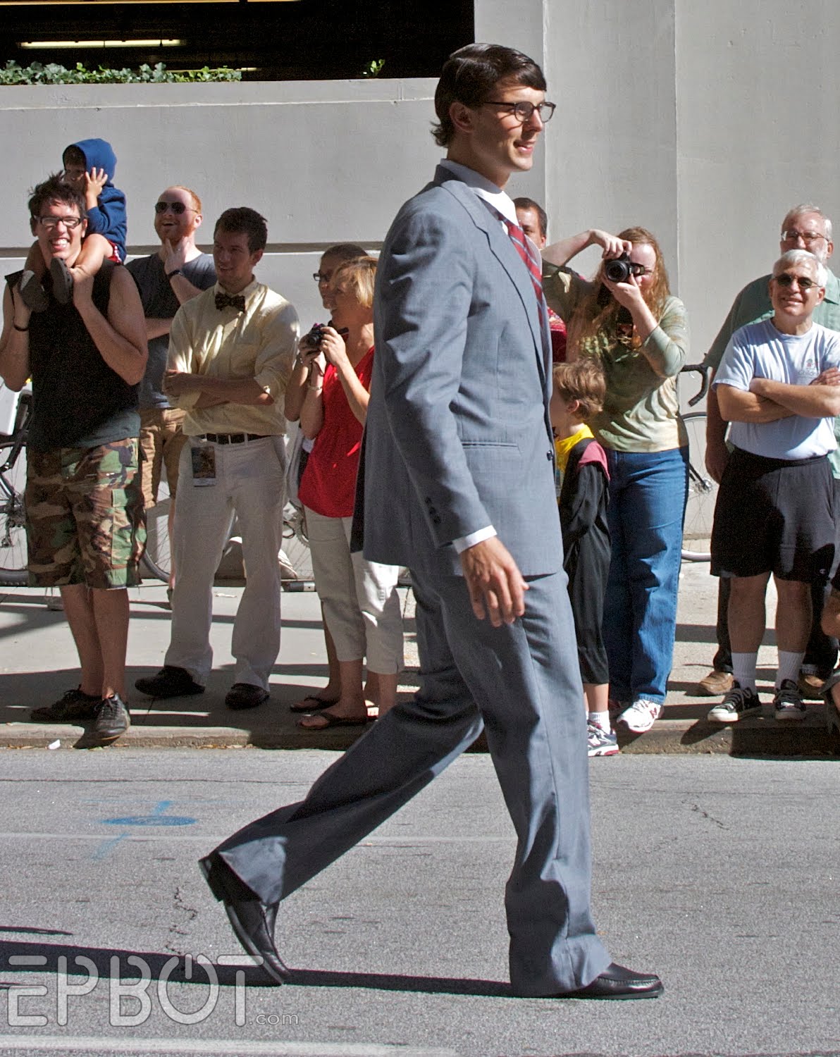 EPBOT: The Dragon*Con Parade, Pt 1