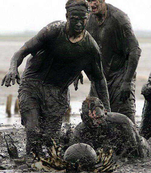 uniQuePic: Mud Football