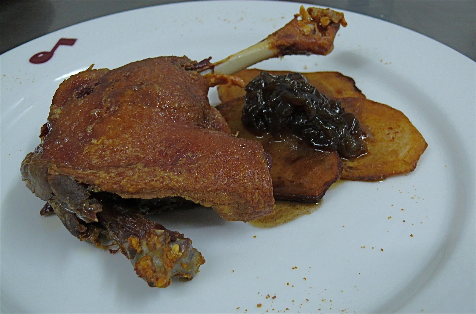 KABANOVA.Comedor: CONFIT DE PATO