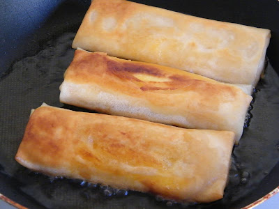 adobongblog: Turon with mango