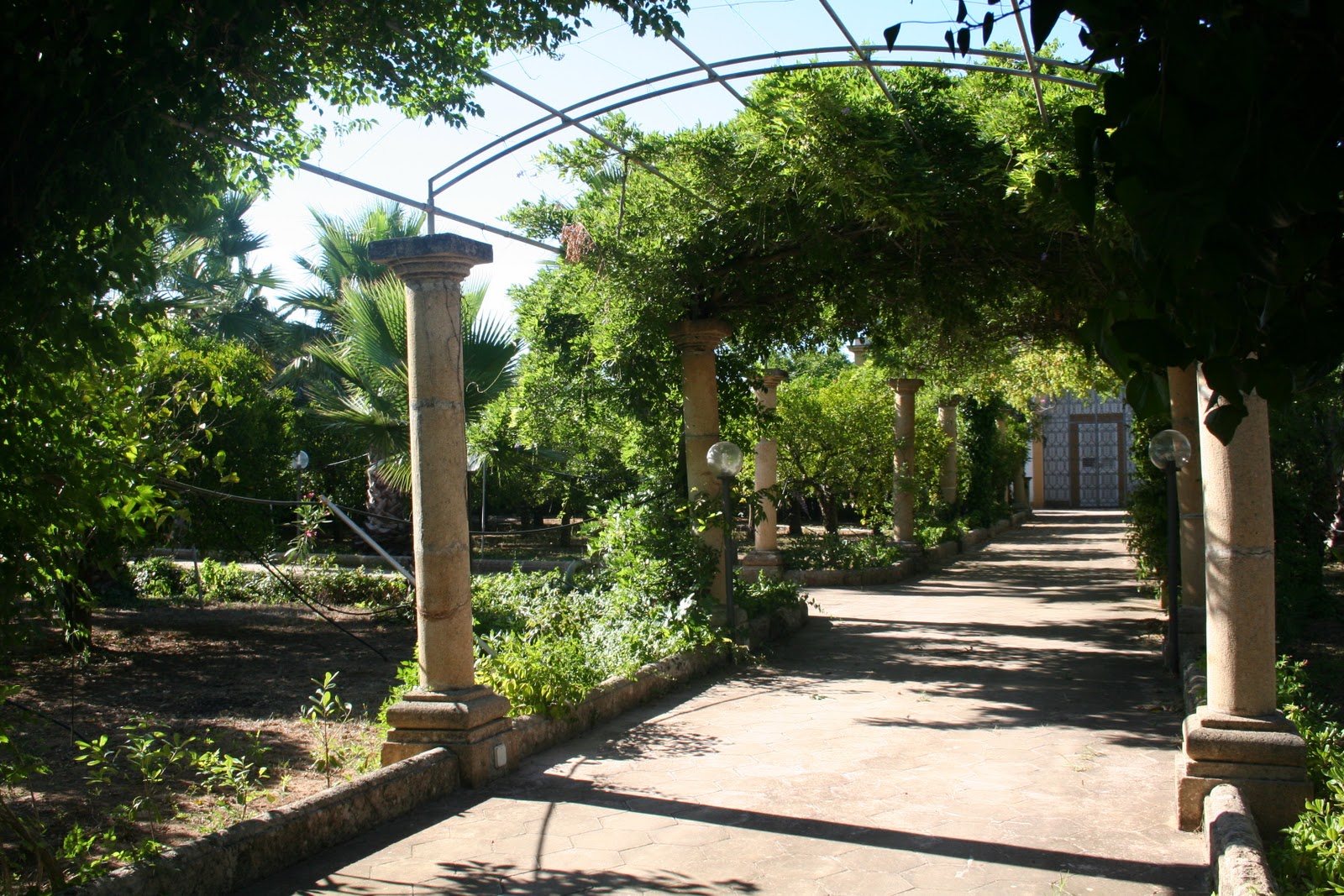 Villa San Vincenzo: James Gallimore - Pictures of the Garden