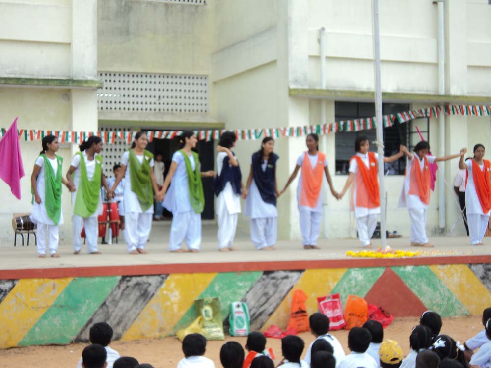 Kendriya Vidyalaya Thakkolam: INDEPENDENCE DAY DANCE PHOTO -2010