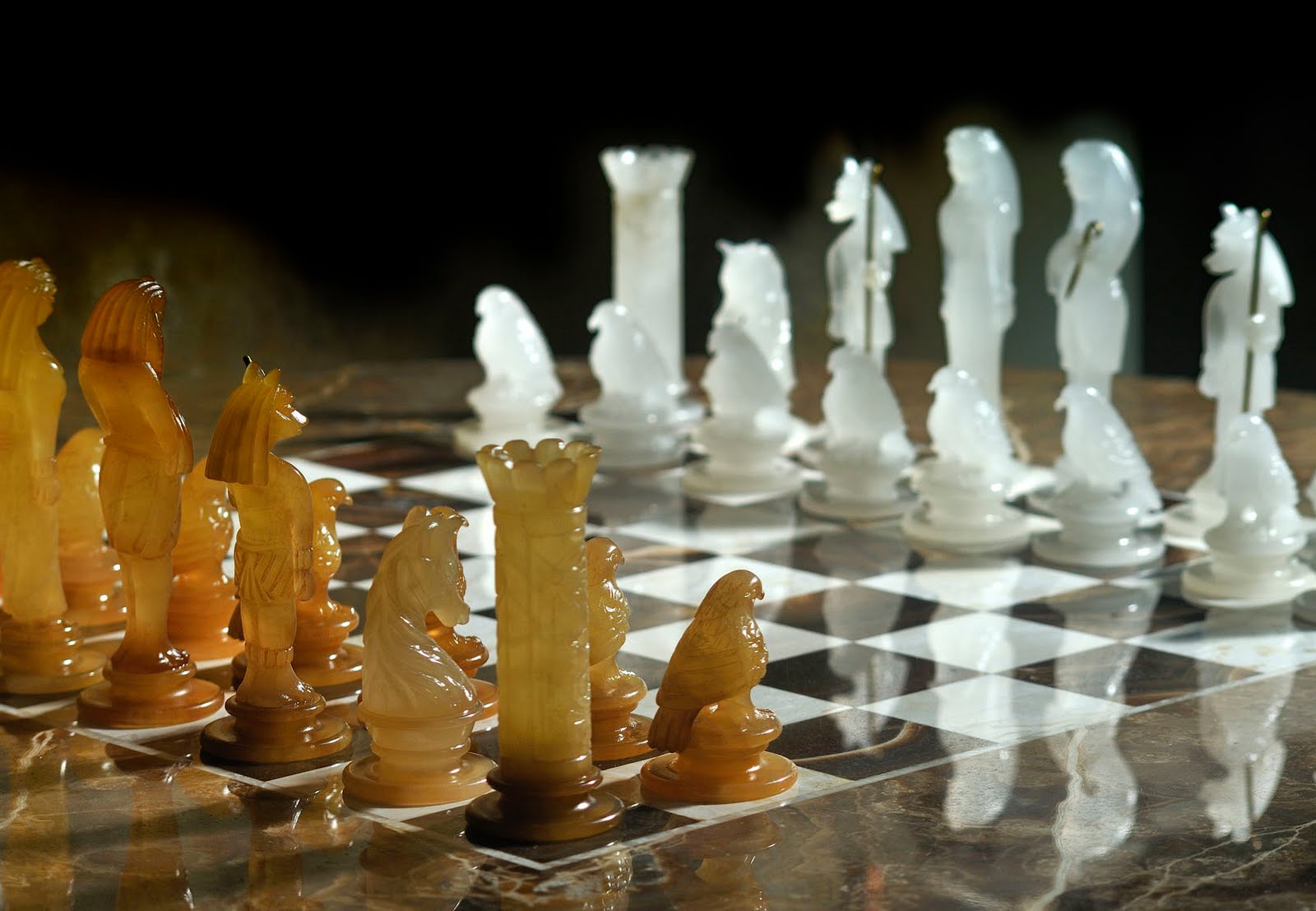 Toscana in Cartellone: A Volterra gli scacchi in alabastro della ...