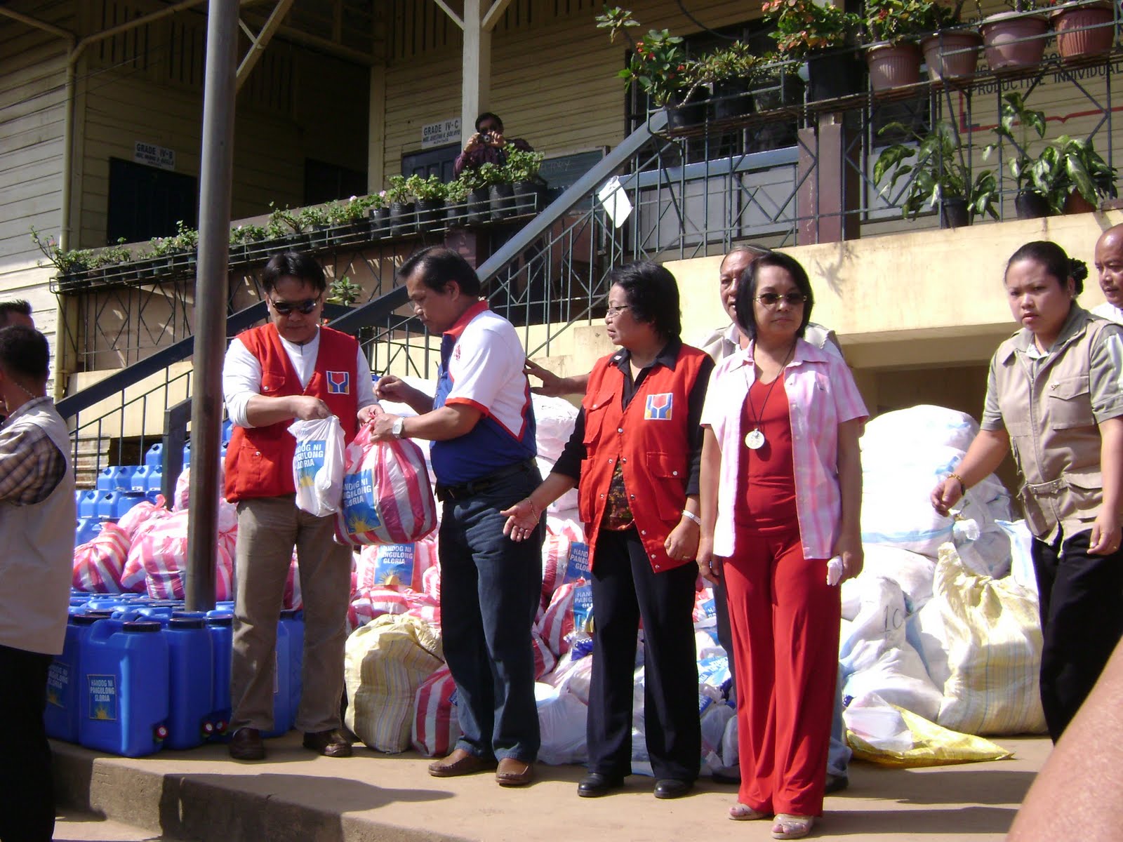 DYNAMITE LAND: DSWD Employees in ACTION!!!
