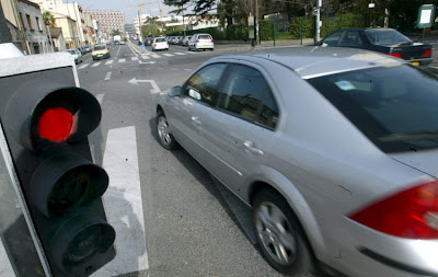 Autocoach News: Non-respect de l'arrêt au feu rouge