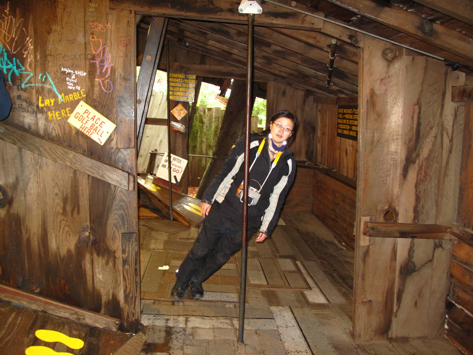 SINGAPOREDREAM: Highway 1, confusion hill, where is gravity?