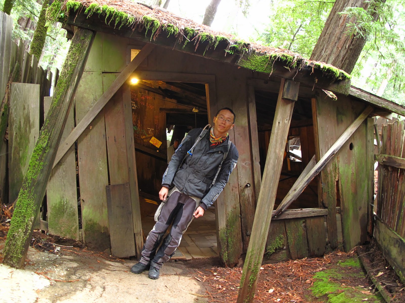 SINGAPOREDREAM: Highway 1, confusion hill, where is gravity?