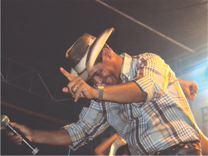 BORGES, UM NOVO NOME NA MÚSICA SERTANEJA: SHOW EM FELÍCIO DOS SANTOS