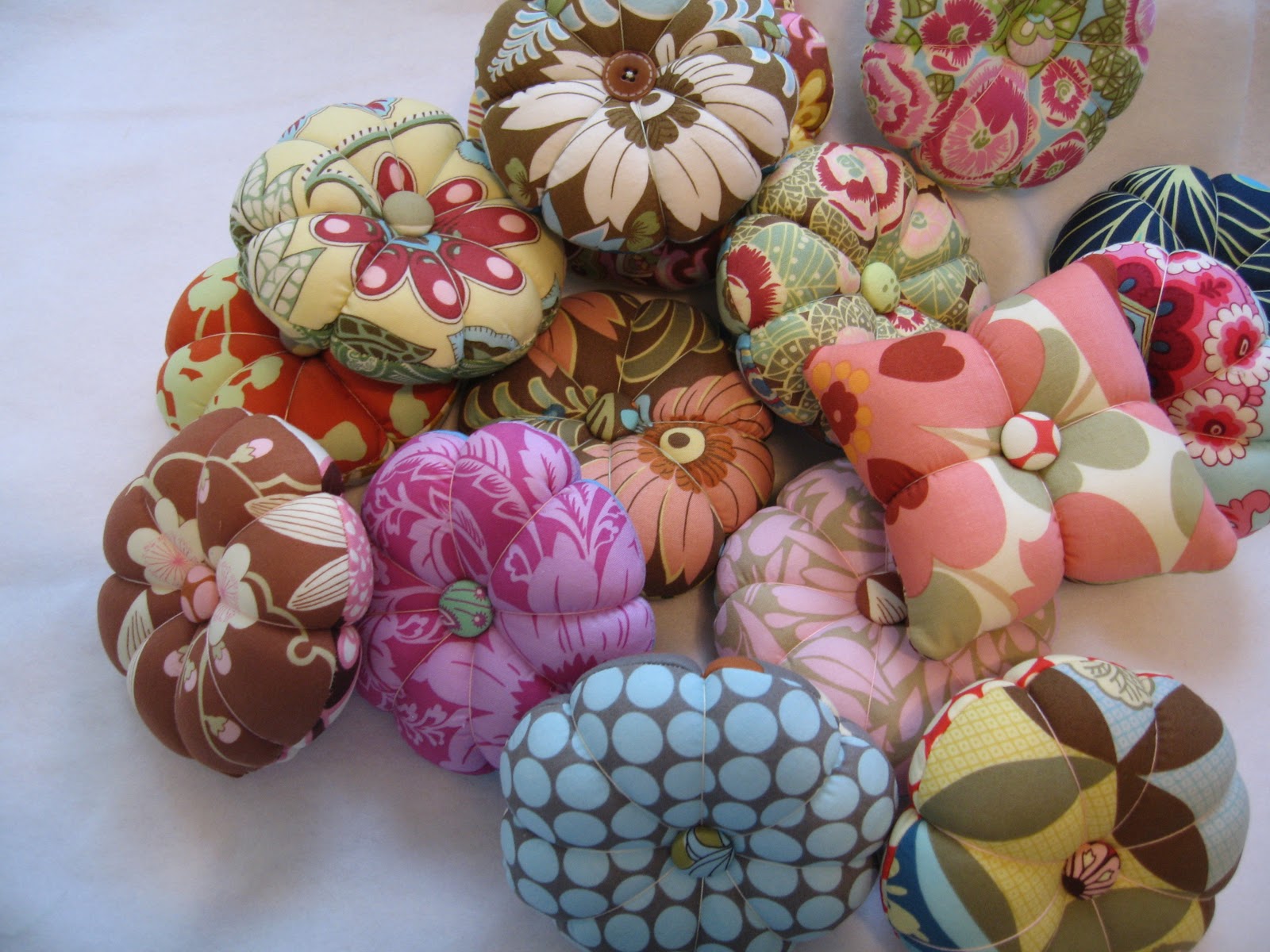 The Old Brick Boutique: Pin Cushions!