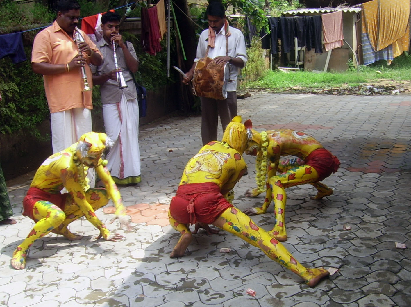 World of an Indian cartoonist!: Tiger dance or Huli Vesha of Kundapura!
