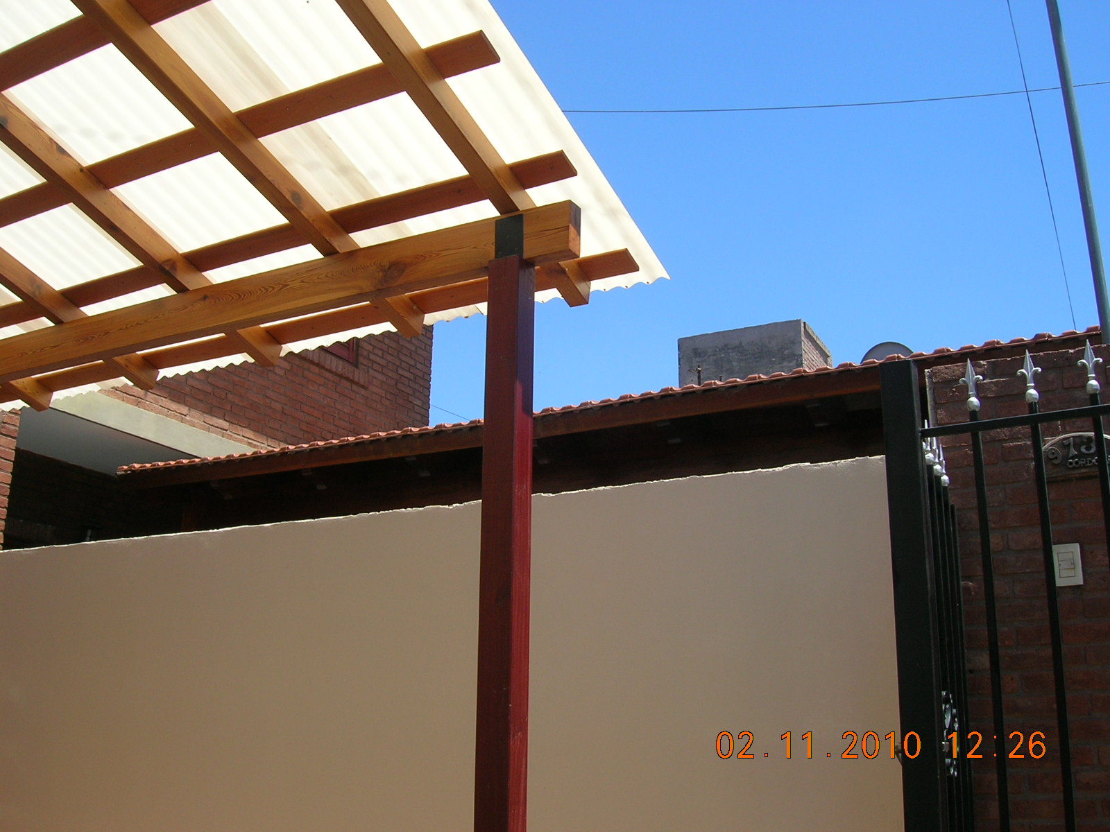 PERGOLAS&DECKS: Cochera techo traslúcido