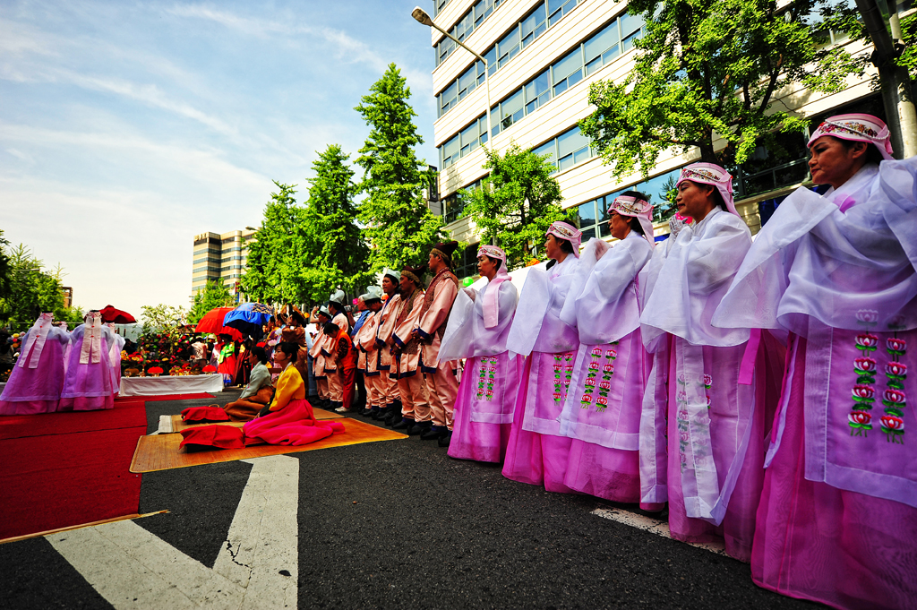 Claudia and Oliver's Korean Adventure: Honouring the Hanbok