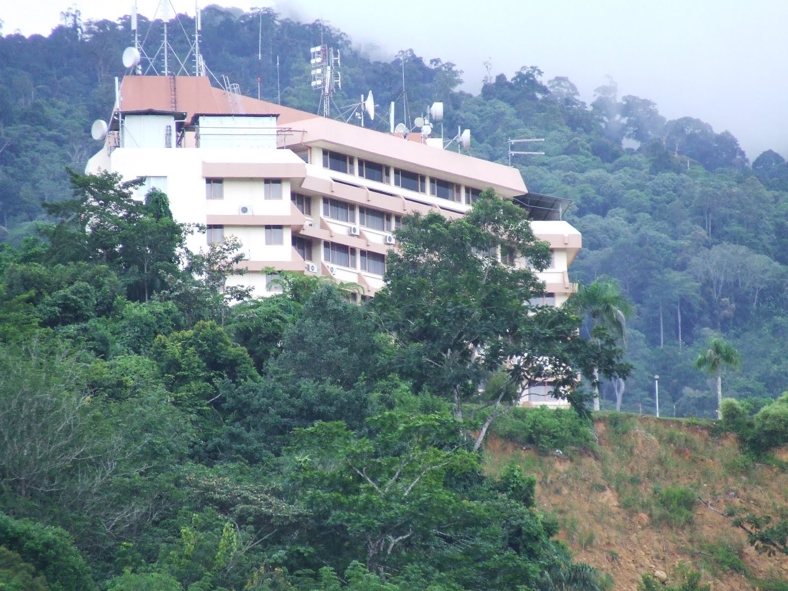 TENOM,SABAH: 3 STAR Perkasa Hotel since 1985