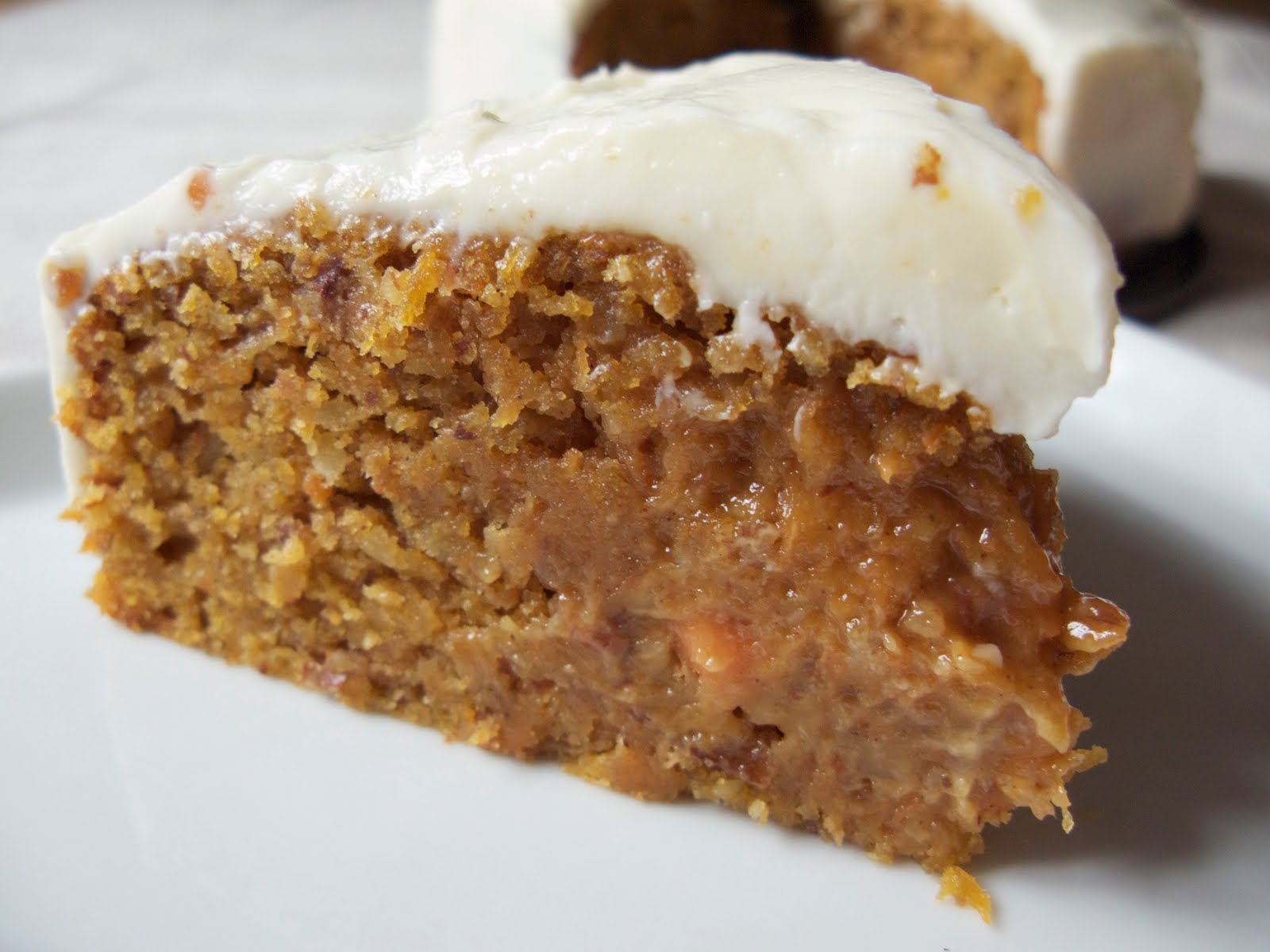 Cuisine en Scène: Gâteau aux carottes fondant avec des noix