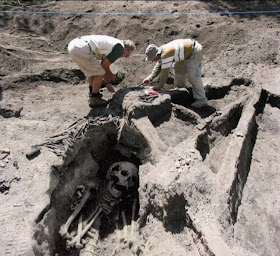 Daily Linked, what's interesting today!!: The Giant Human Skeleton Ever ...