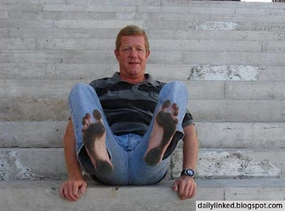 Traveling around the City in Barefoot (22 pics)