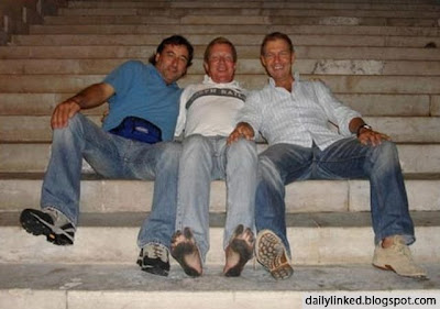 Traveling around the City in Barefoot (22 pics)