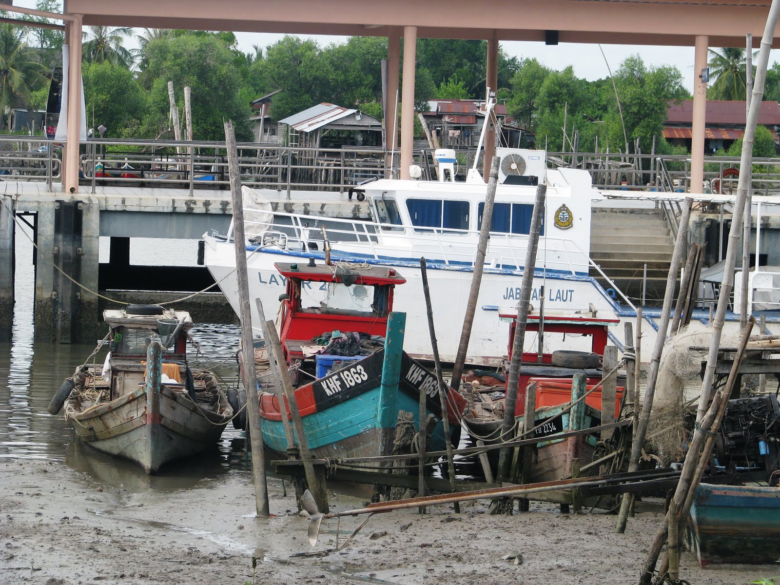 Dari Lensa Kelabu: BOT NELAYAN DI KUALA KEDAH