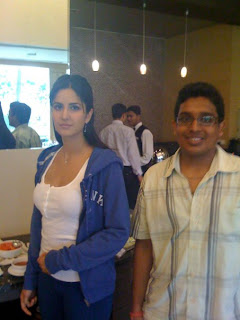katrina kaif - Wallpapers and Videos: Katrina Kaif with fans