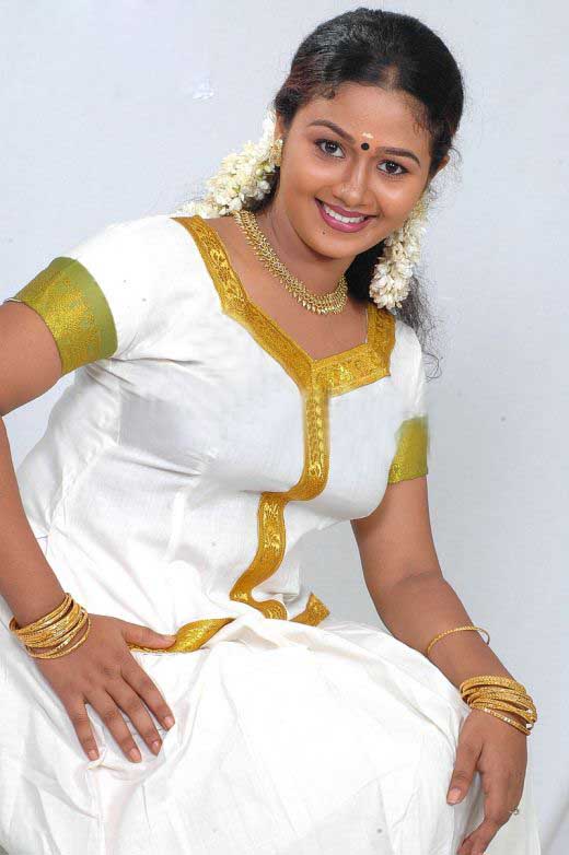 Terra Nova Blogs: Serial Actress Saranya Sasi Beautiful Stills