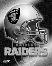 Raiderettes Cheerleaders: Raiderettes Elizabeth Barry, Janelle Kitayama ...