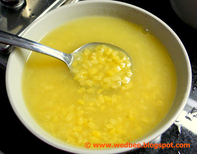 Buzz in the kitchen - Mummy B in action: Lek Tau Suan 绿豆爽