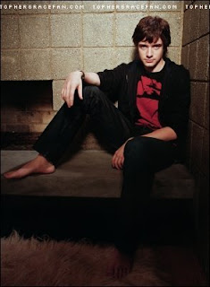 Male Beauty Exposed: Topher Grace Barefoot