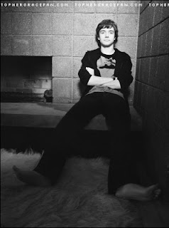 Male Beauty Exposed: Topher Grace Barefoot