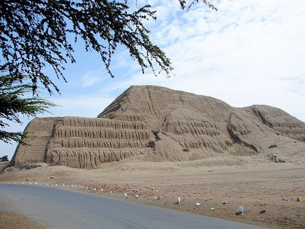 Warmi - Art: La Huaca del Sol, El Brujo y Huaca Prieta