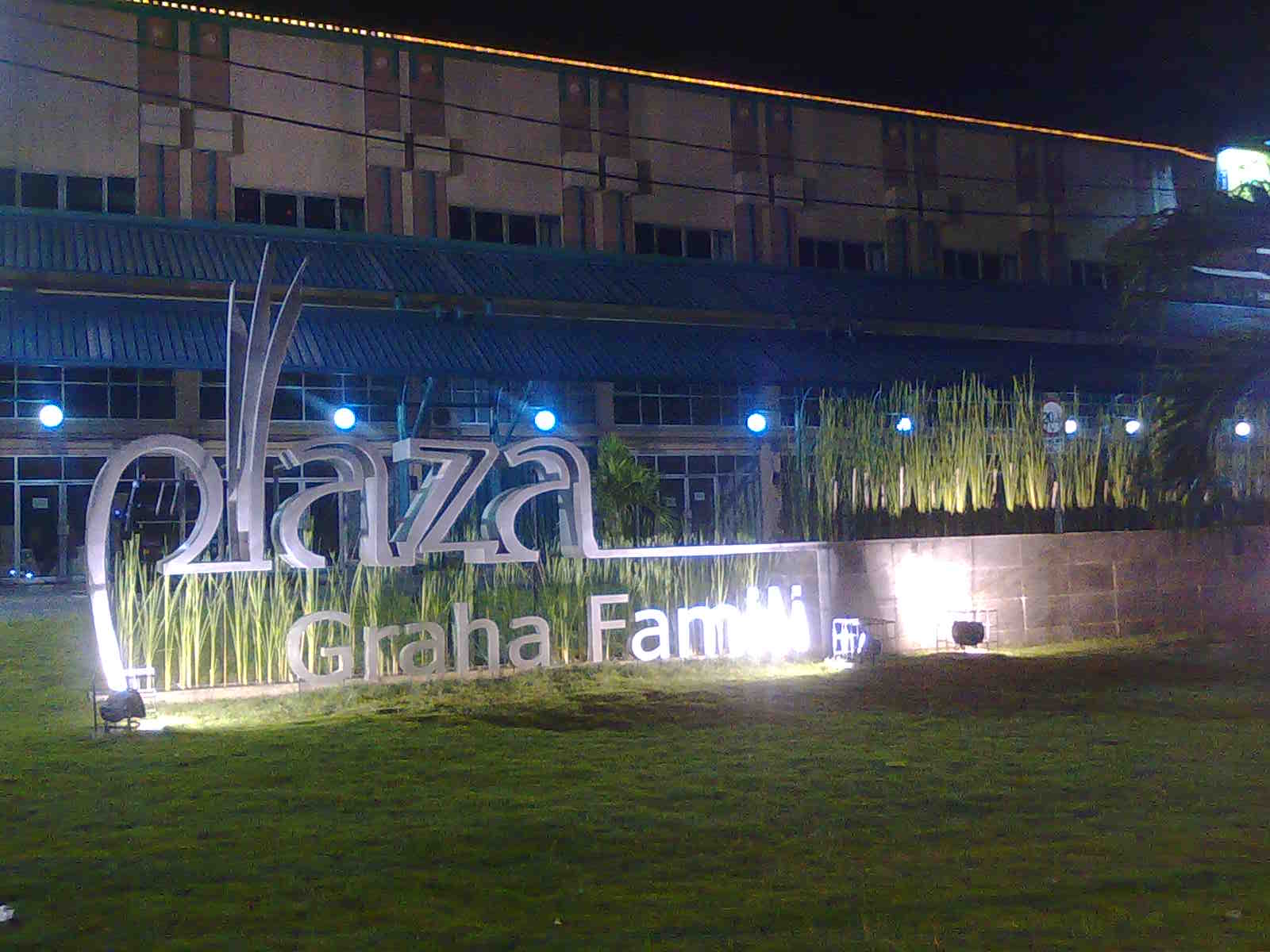 GRAHA FESTIVAL SURABAYA: Plaza Graha Famili