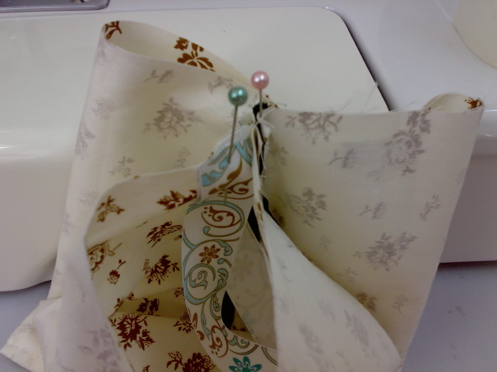 color me pretty: tutorial : pyramid pouch