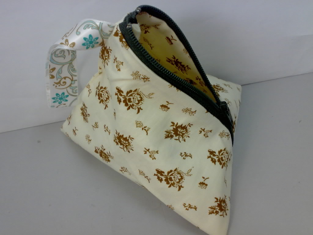 color me pretty: tutorial : pyramid pouch