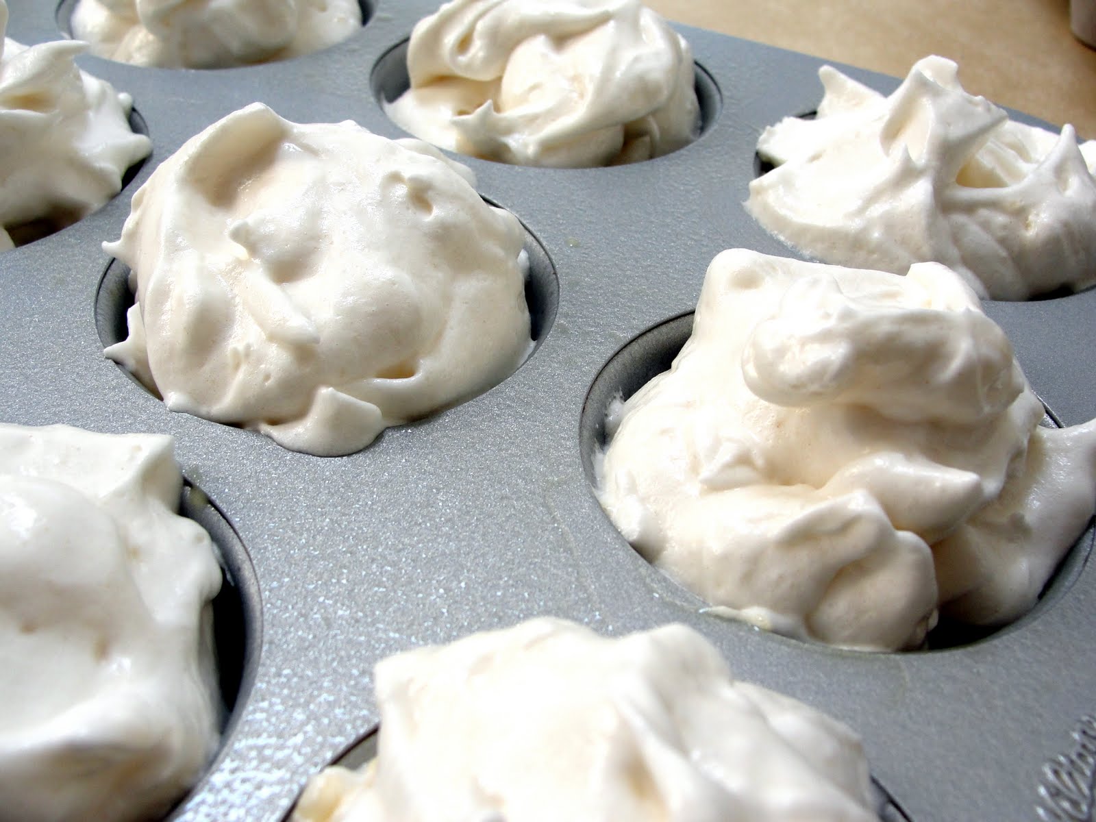 C Mom Cook: Angel Food Cupcakes