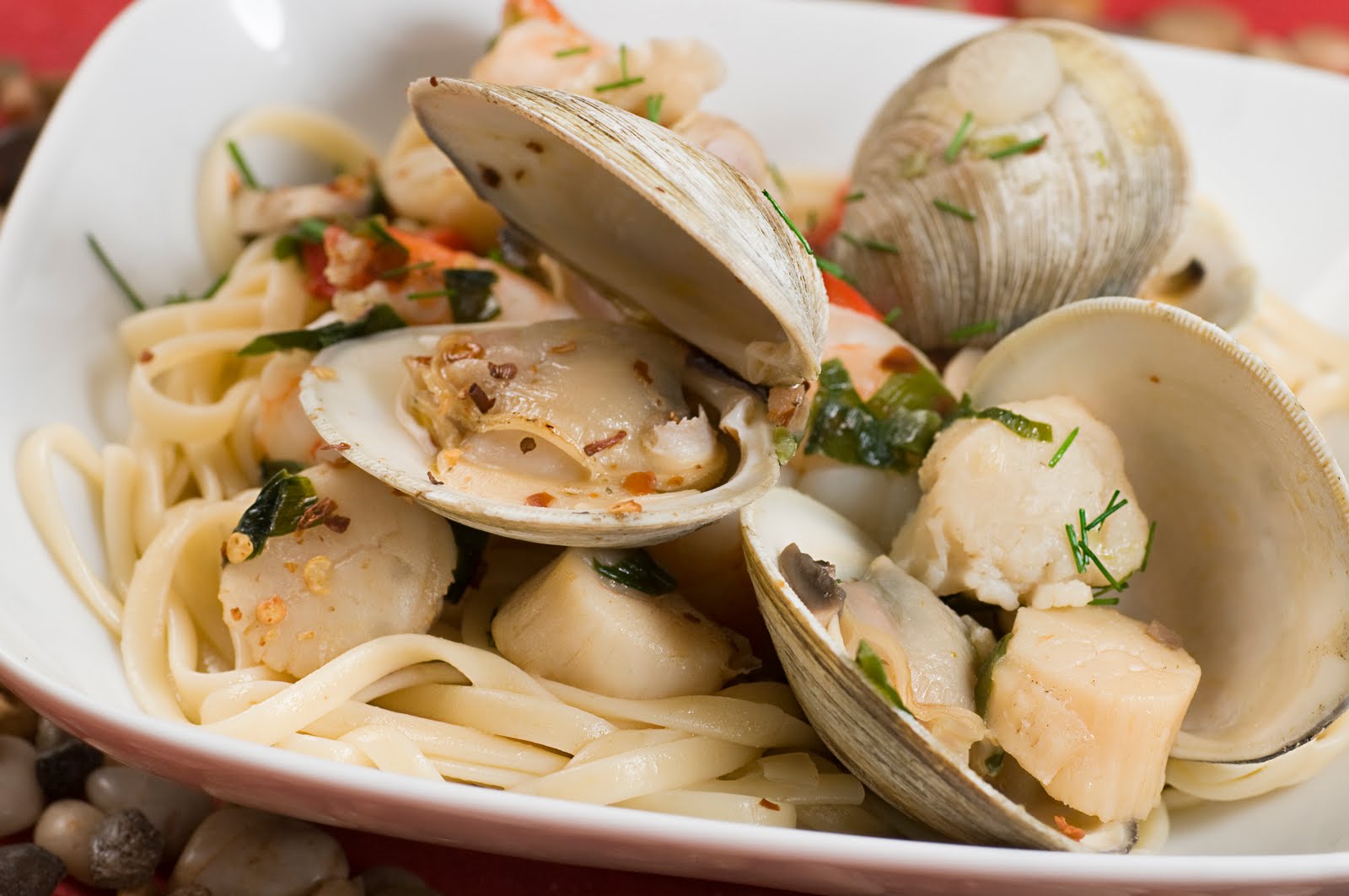 Carla's Tasty Treats: 4/25/10 - Seafood Scampi with local clams and ramps