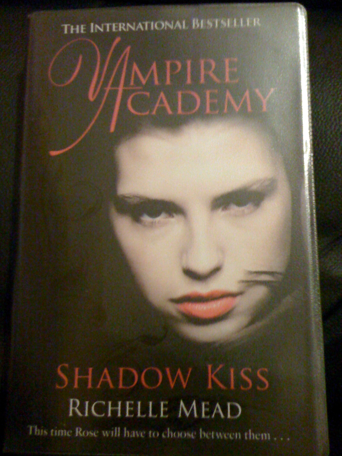 Feeling Fictional: Review: Shadow Kiss - Richelle Mead