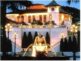 The Fat and Thin Adventures: Alkaff Mansion (and idiots)