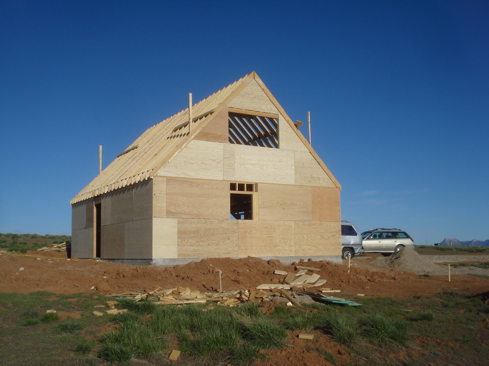 Dolores House: Roofless Garage
