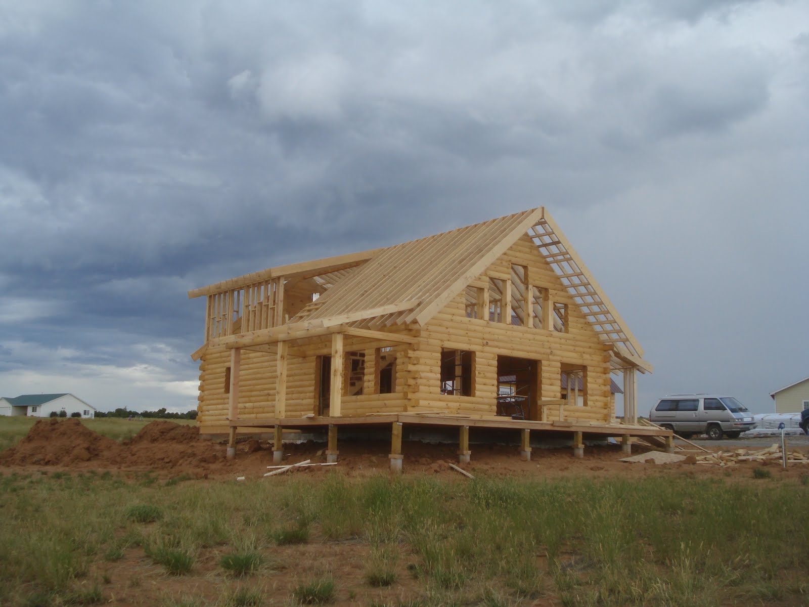 Dolores House: Rafters on, waiting for the roof!
