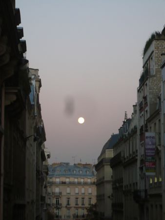 God, I Love Paris: Full moon over Paris