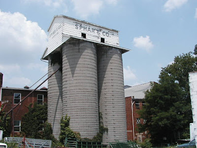 Unusual Kentucky: Building balanced on four Silos